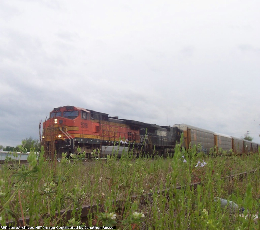 NS-204 with BNSF 5318
